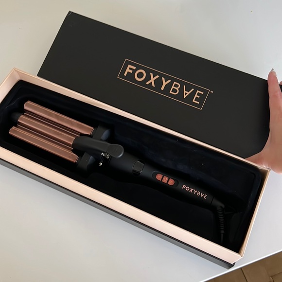 foxybae | Accessories | Foxy Bae Rose Gold Wavy Baby Triple Waver ...